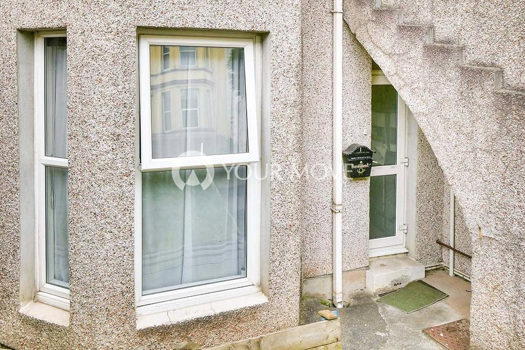Percy Terrace, Devon PL4 2 bed flat - £95,000