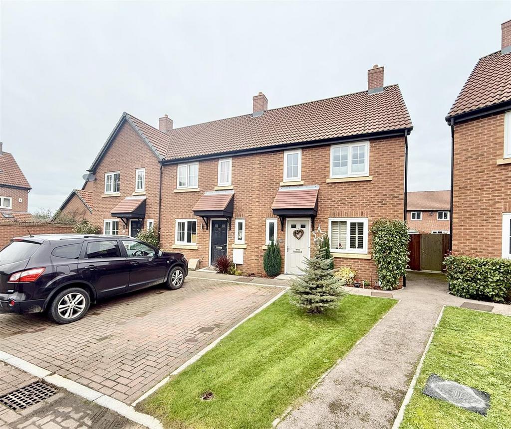 Cornflower Way, Highnam GL2 3 bed end of terrace house - £305,000