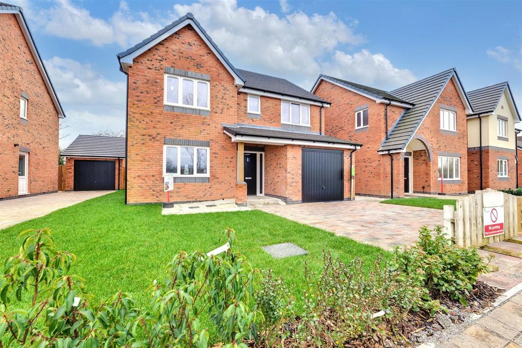Woodlands Road, Bedworth CV12 4 bed detached house - £437,995