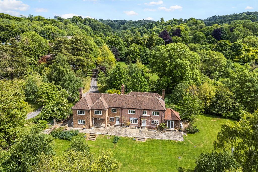 Great Kimble, Buckinghamshire 5 bed detached house for sale - £2,495,000
