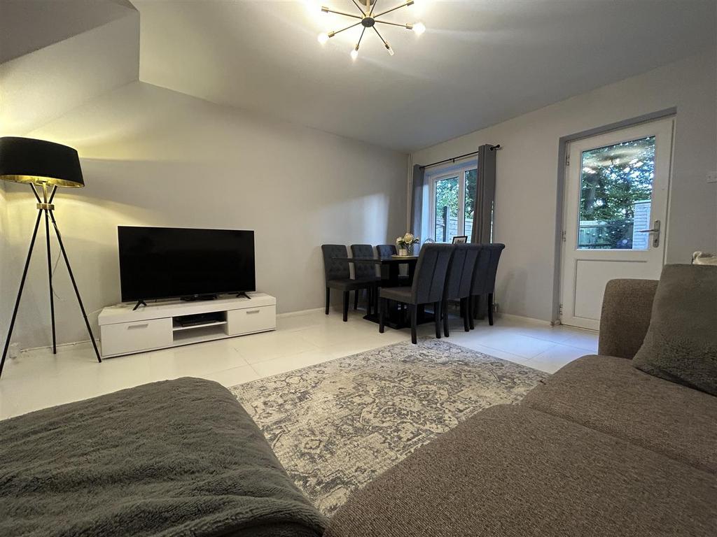 Cross Keys Close, Sevenoaks TN13 2 bed terraced house - £435,000