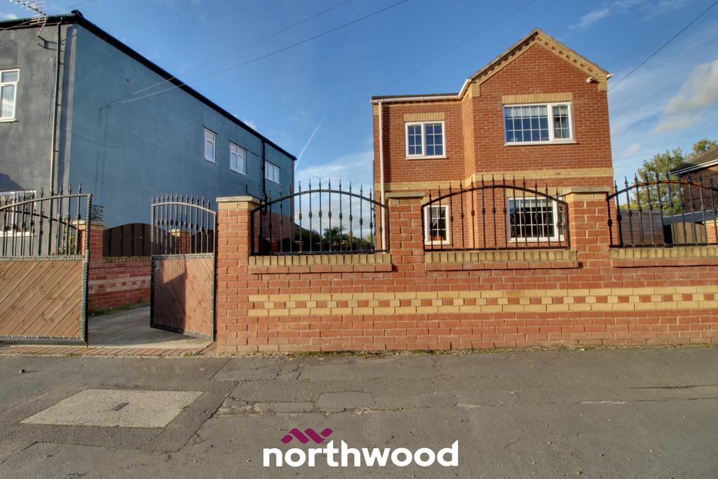 Alexandra Road, Doncaster DN8 3 bed detached house - £190,000
