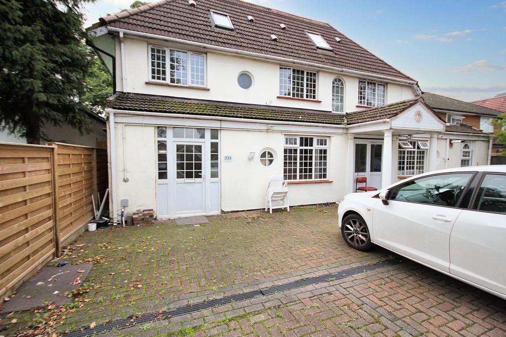 Uxbridge, London, UB10 3 bed maisonette - £1,600 pcm (£369 pw)