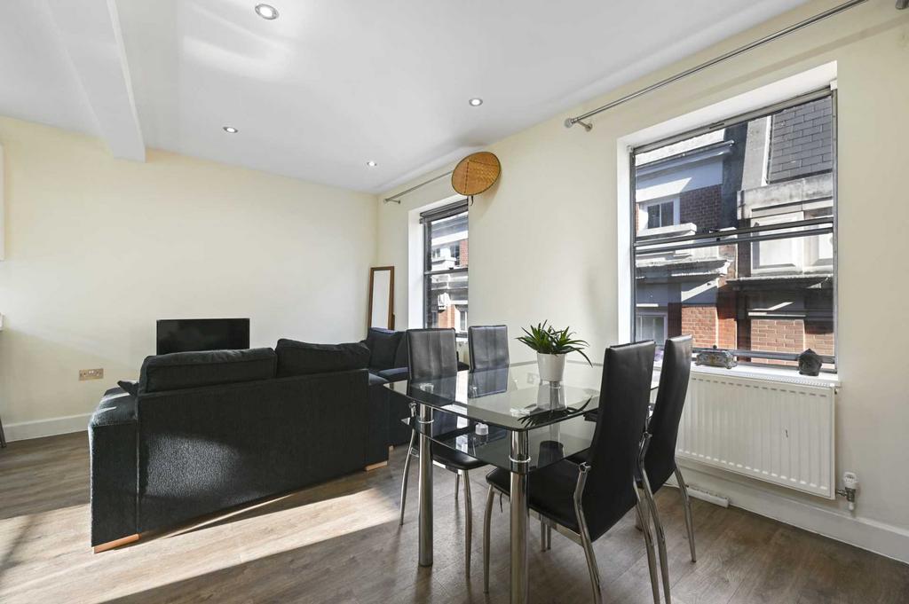 Artillery Lane, Liverpool Street, E1 7LP 2 bed apartment - £2,899 pcm ...