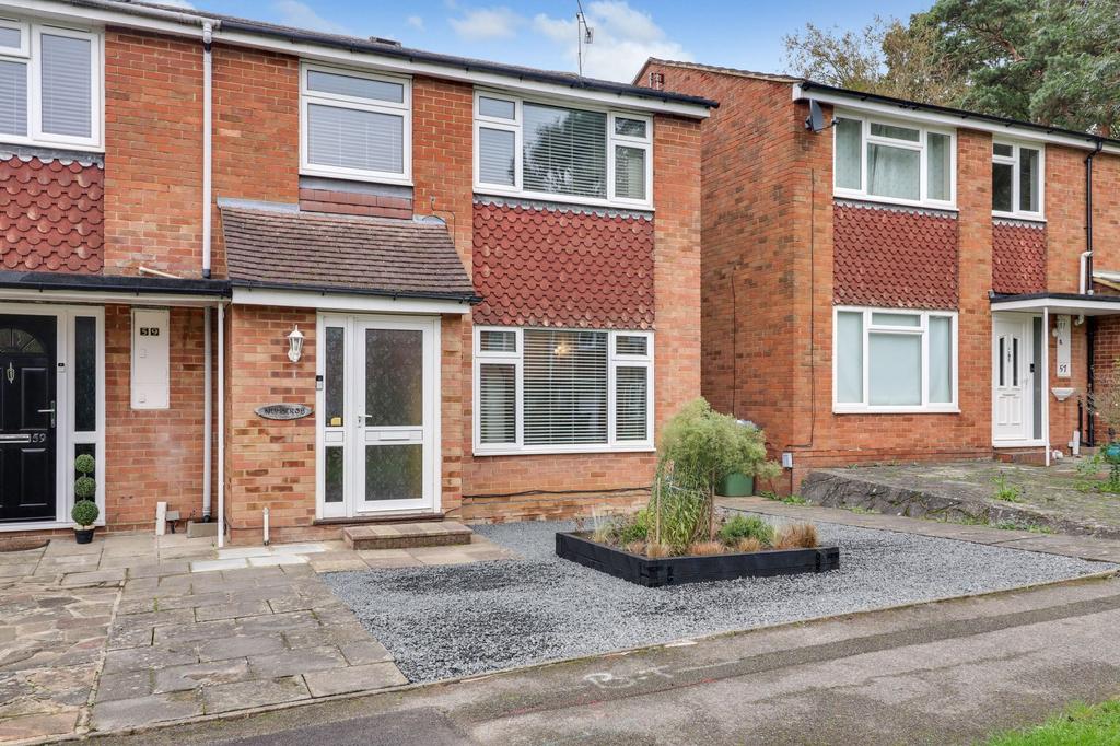 Foxwarren, Claygate, KT10 3 bed semi-detached house - £495,000