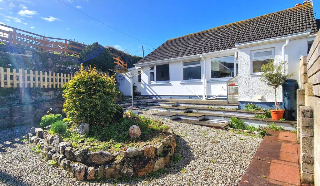 Ventonleague Hill, Hayle, TR27 4EH 3 bed bungalow - £325,000