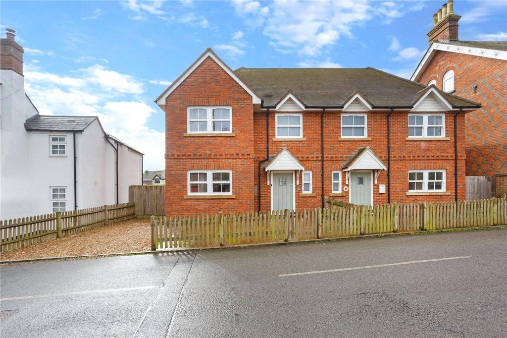 The Green, Beenham, Reading... 4 bed semi-detached house - £575,000