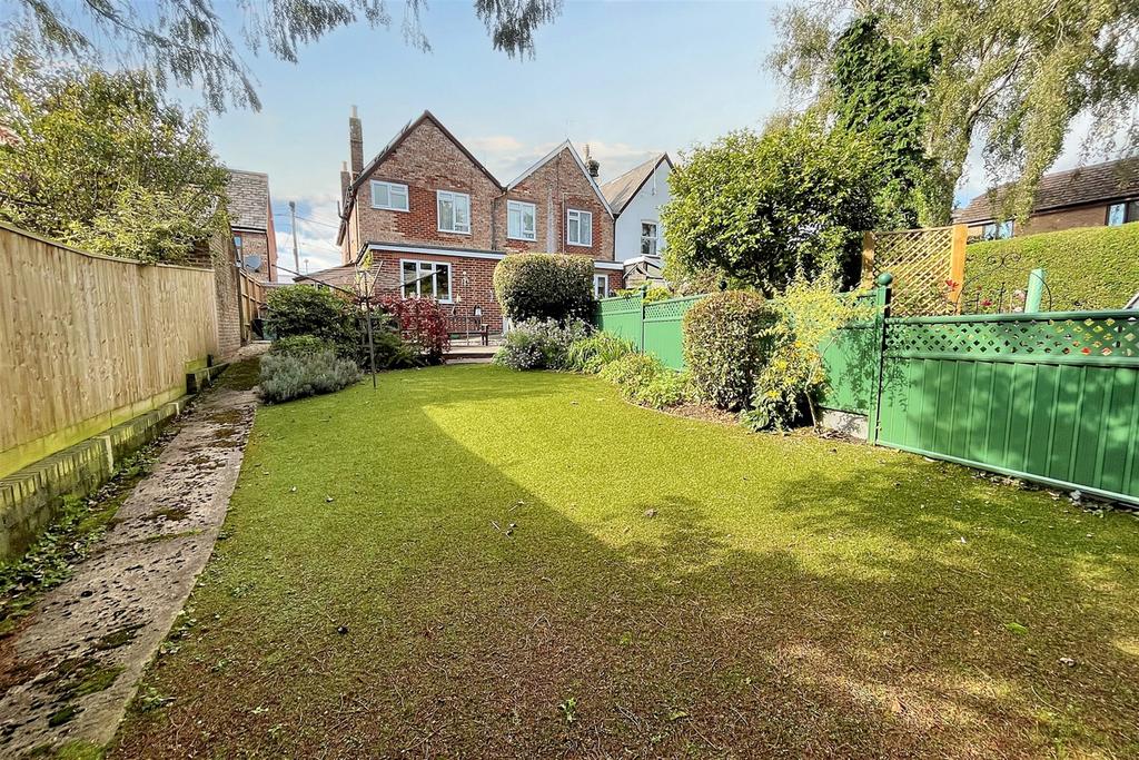 Wareham 3 bed semi-detached house - £300,000