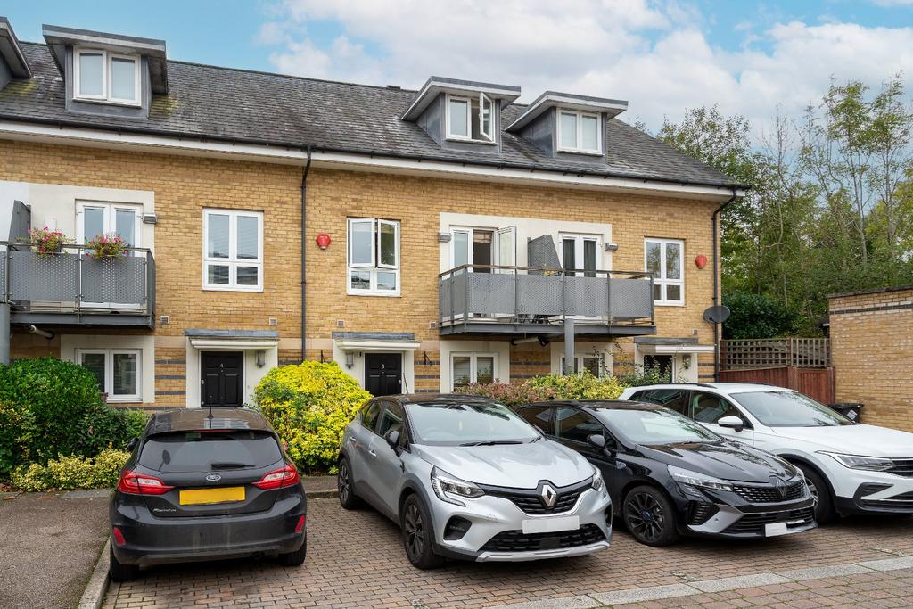 Hugo Close, Watford, Hertfordshire, WD18 3 bed terraced house for sale ...