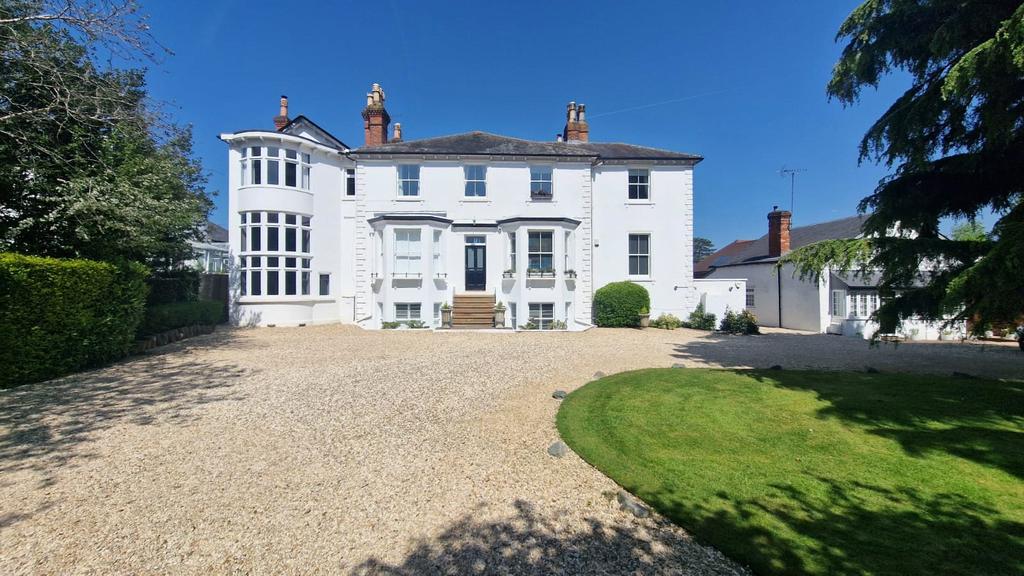 London Road, Bracknell RG42 3 bed apartment for sale - £650,000