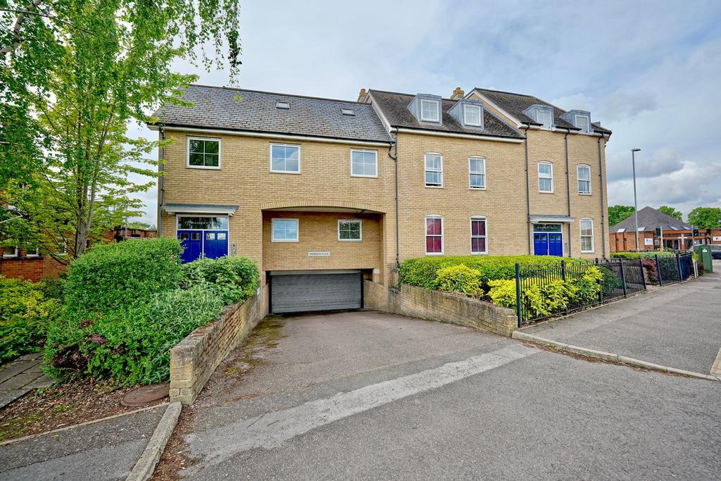 Ramsey Road, St Ives, Huntingdon, PE27 2 bed apartment - £210,000