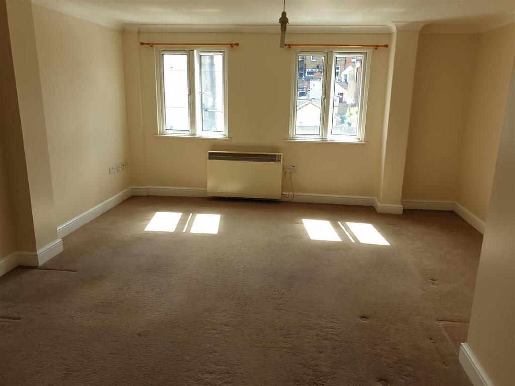 Copthall House, Aldershot 1 bed flat for sale - £150,000