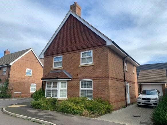 Blackthorn, Shinfield, Reading... 4 bed detached house - £2,200 pcm (£ ...