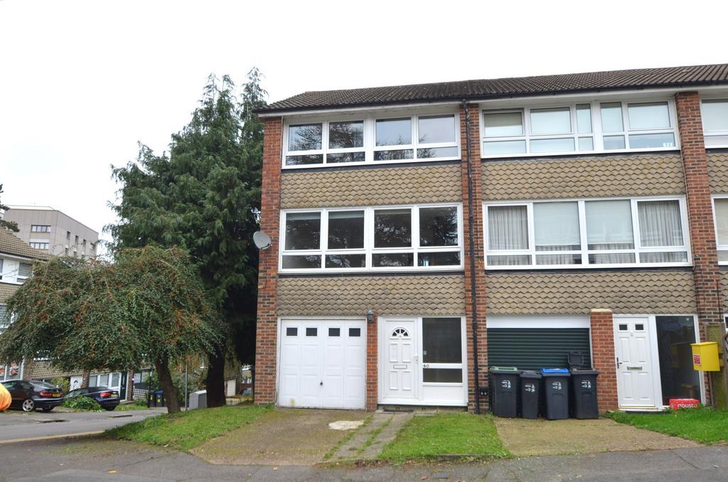 Fitzroy Gardens, Crystal Palace SE19 4 bed end of terrace house - £ ...