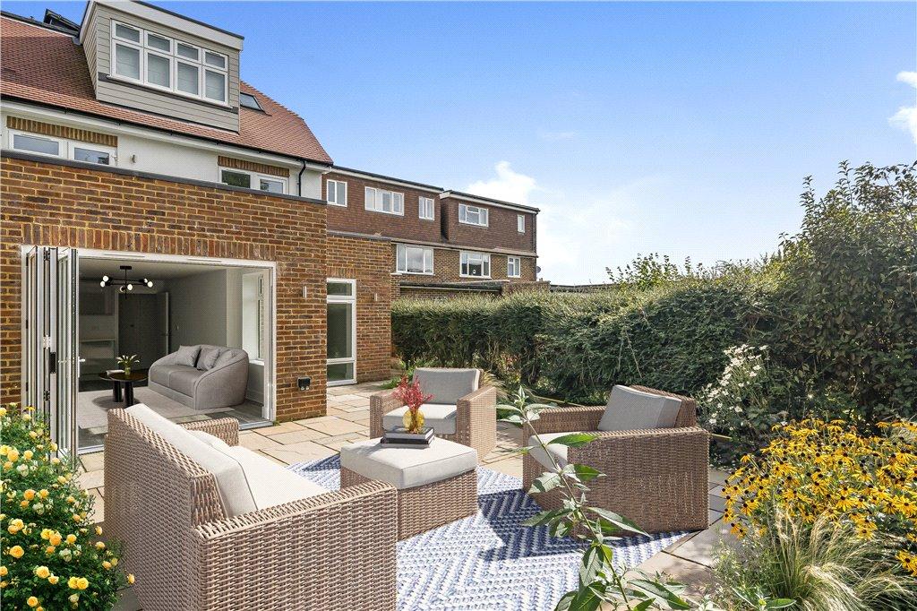 Godstone Hill, Godstone, Surrey 1 bed apartment for sale - £300,000