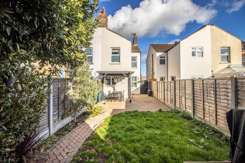 Ashingdon Road, Rochford SS4 2 bed semi-detached house - £325,000