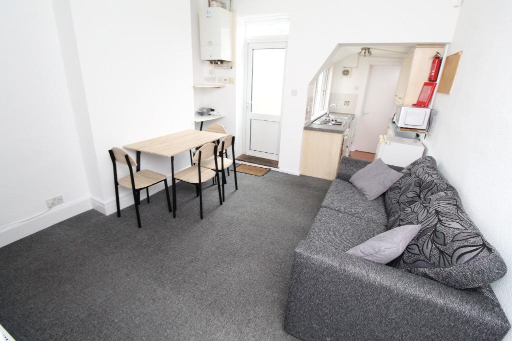 Beeston Road, Nottingham NG7 5 bed terraced house to rent - £1,733 pcm ...