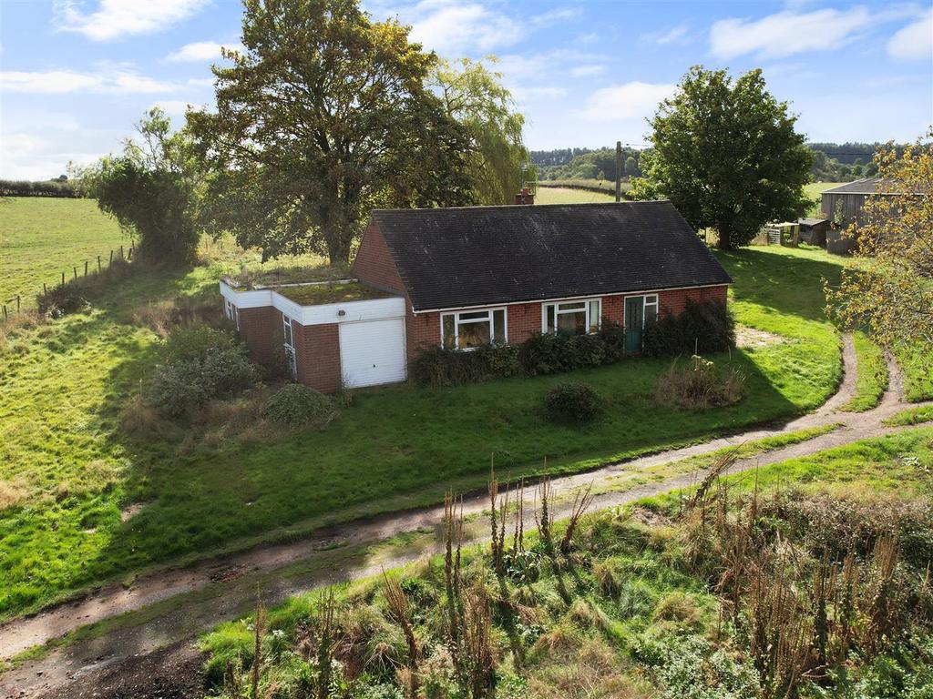 Common Barn Lane, Cookley, Kidderminster 3 bed detached bungalow - £350,000