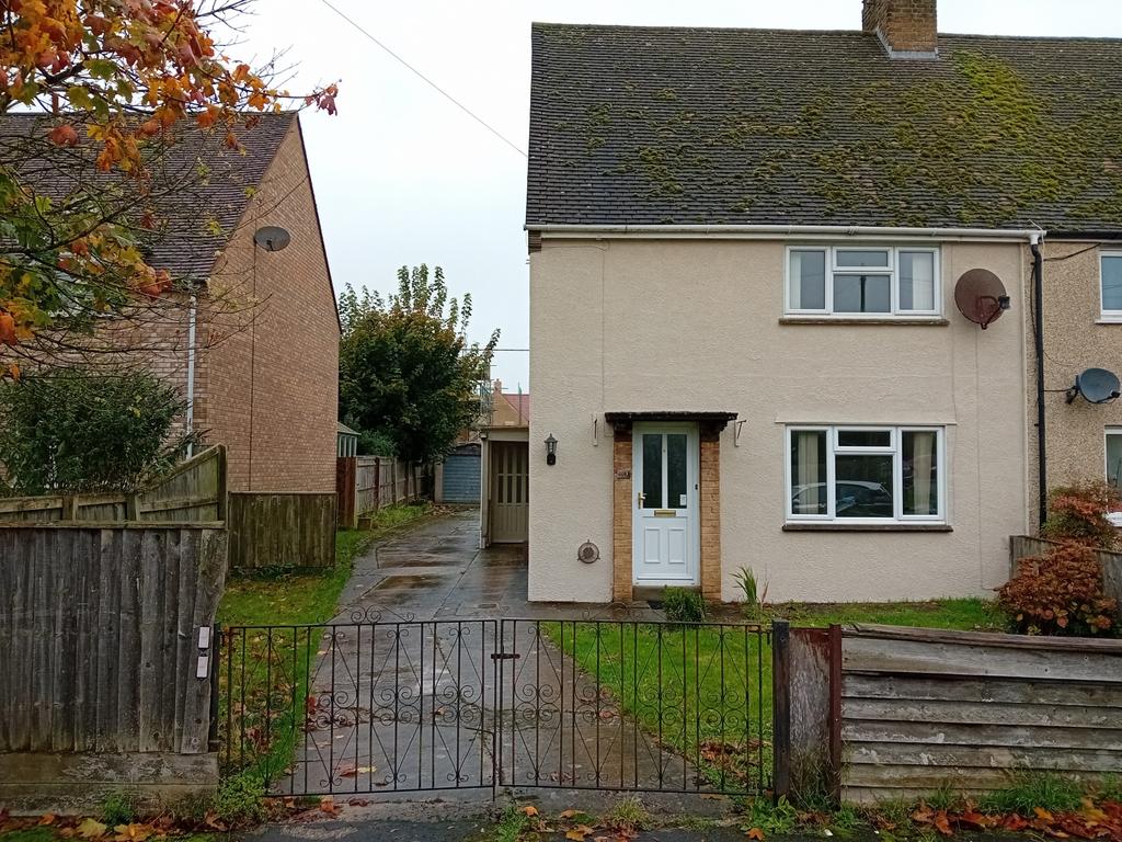 Foxwood Close, Aston, Oxon, OX18 2 bed end of terrace house - £1,250 ...