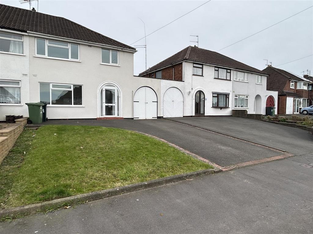 Dunstall Road, Halesowen, West Midlands 3 bed house - £1,195 pcm (£276 pw)