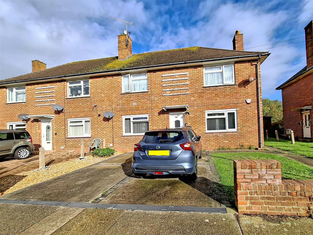 Wick Farm Road, Wick 2 bed flat - £210,000