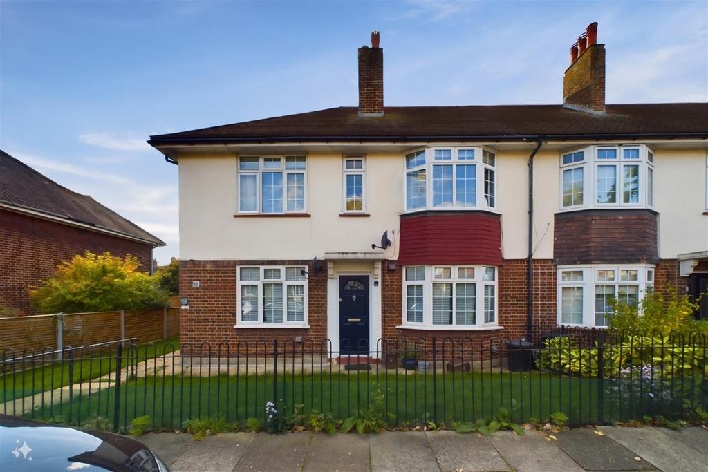 Godley Road, London 2 bed apartment - £2,100 pcm (£485 pw)