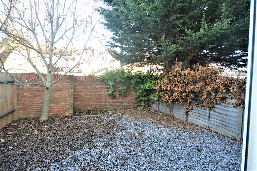 Ermine Side, Enfield EN1 4 bed terraced house - £430,000