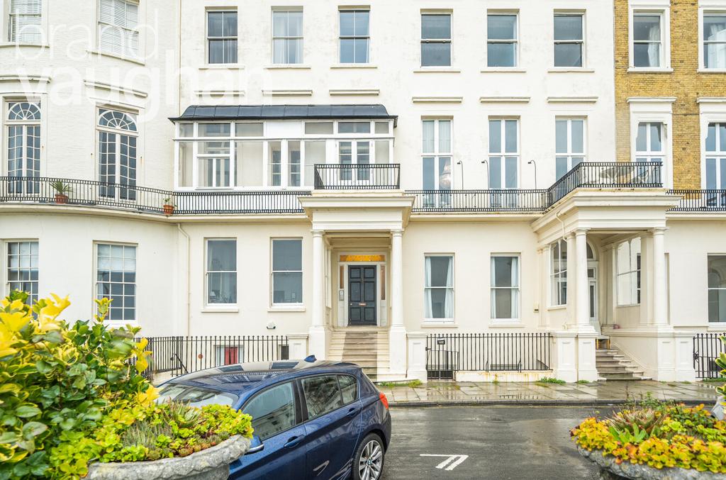 Eastern Terrace, Brighton, East ... 2 bed flat - £1,600 pcm (£369 pw)
