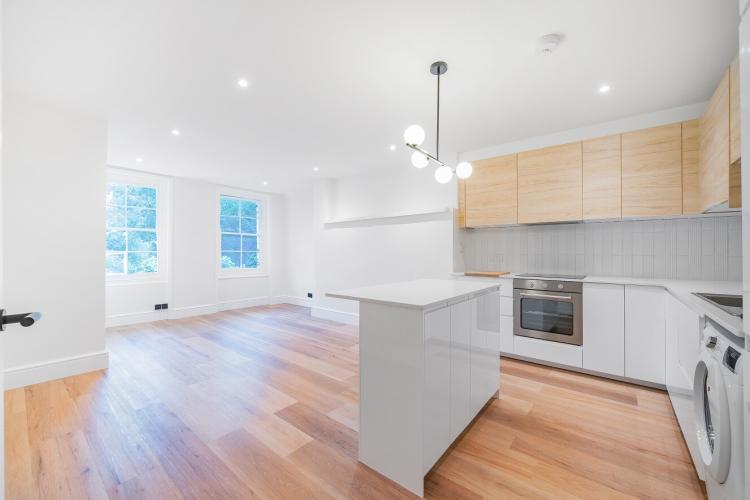 Knollys Road London SW16 2 bed flat - £2,000 pcm (£462 pw)