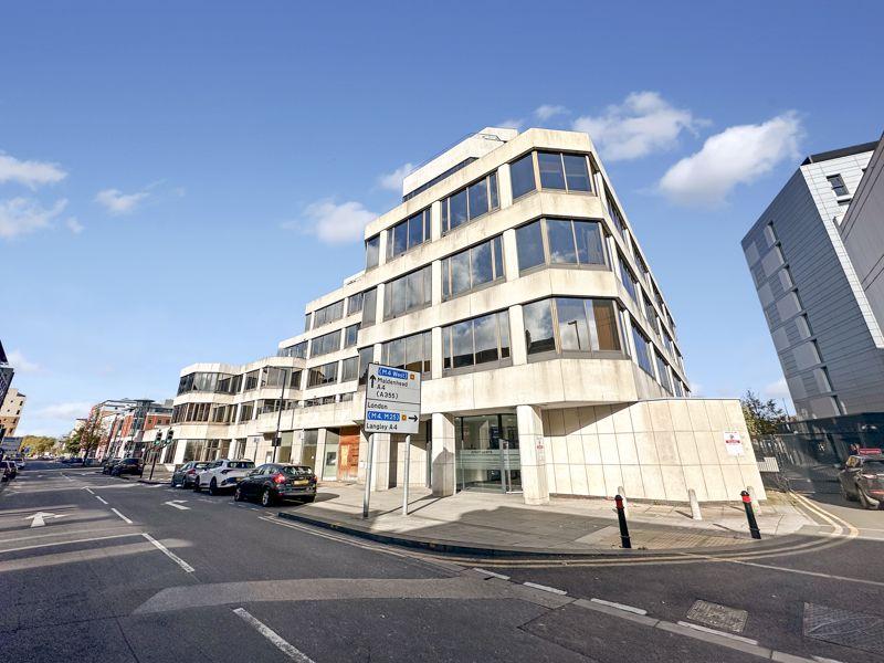 Cornwall House, High Street, Slough, SL1 2 bed flat - £1,500 pcm (£346 pw)