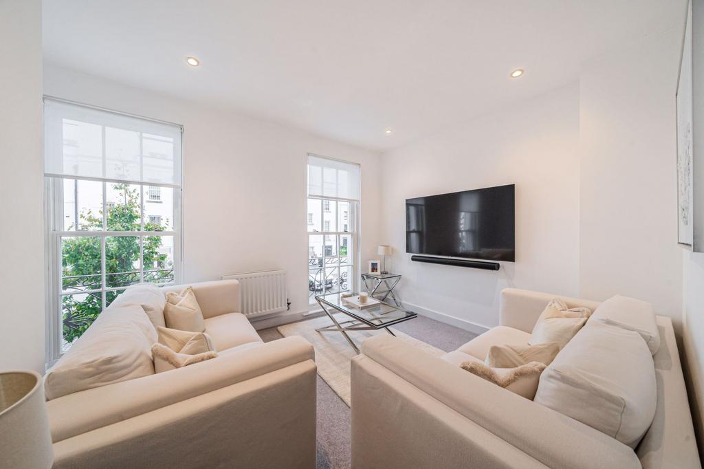 Regency Place, Cheltenham GL52 3 bed end of terrace house - £540,000