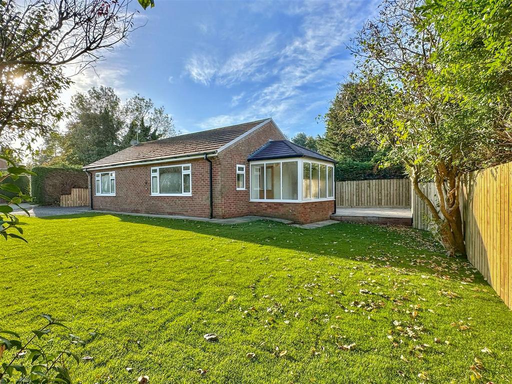 Thirsk Road, Easingwold, York YO61 3HJ 2 bed detached bungalow for sale ...