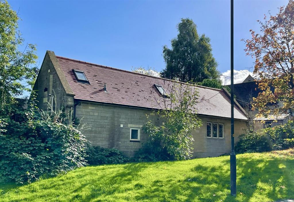 Kemble 2 bed detached house - £320,000