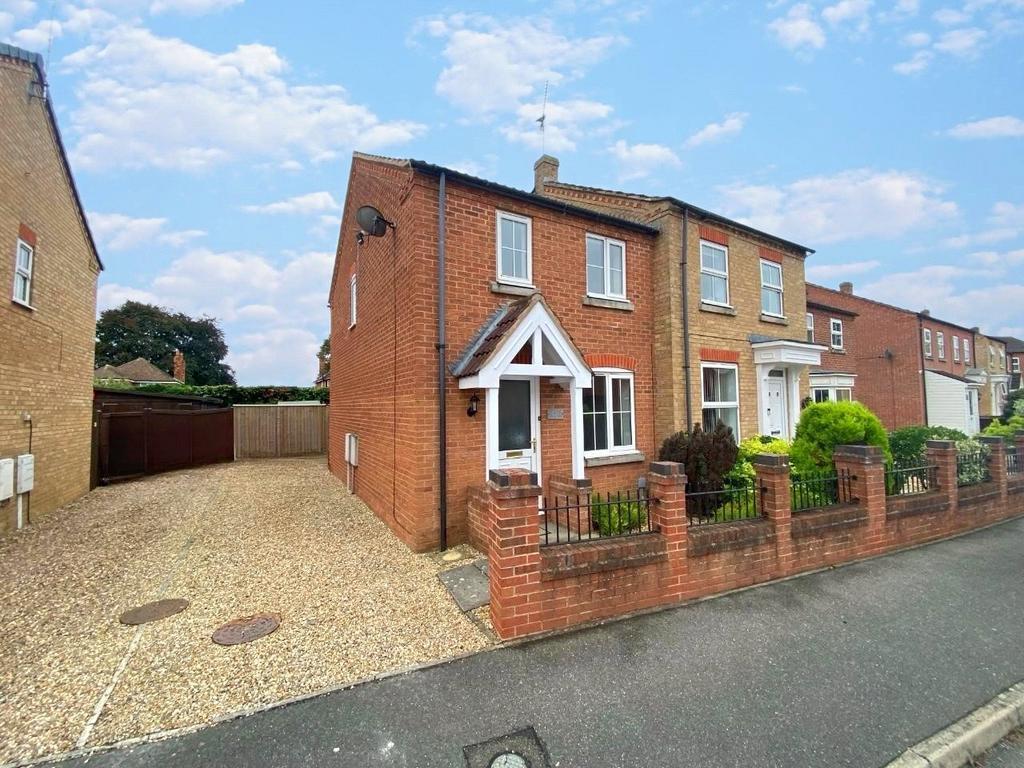 Falcon Way, Sleaford, Lincolnshire, NG34 2 bed semi-detached house - £ ...