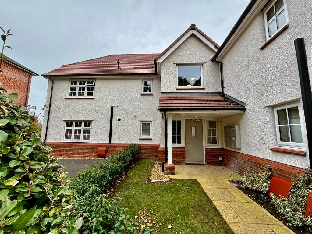 Richards Street, Woodford 1 bed flat - £47,500