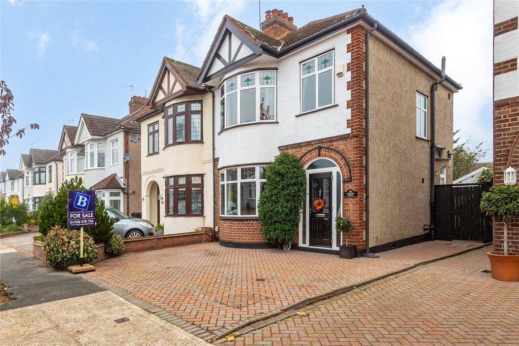 Stanley Road, Hornchurch, RM12 3 bed semi-detached house - £575,000