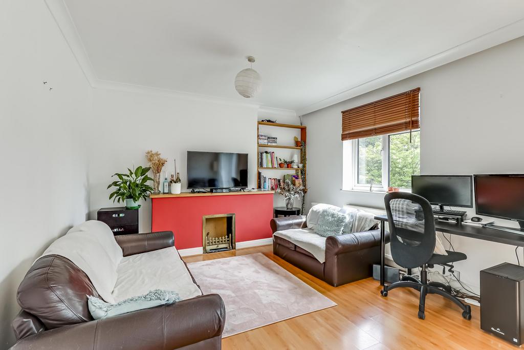 The Copse, Fortis Green, London, N2 3 bed maisonette - £550,000