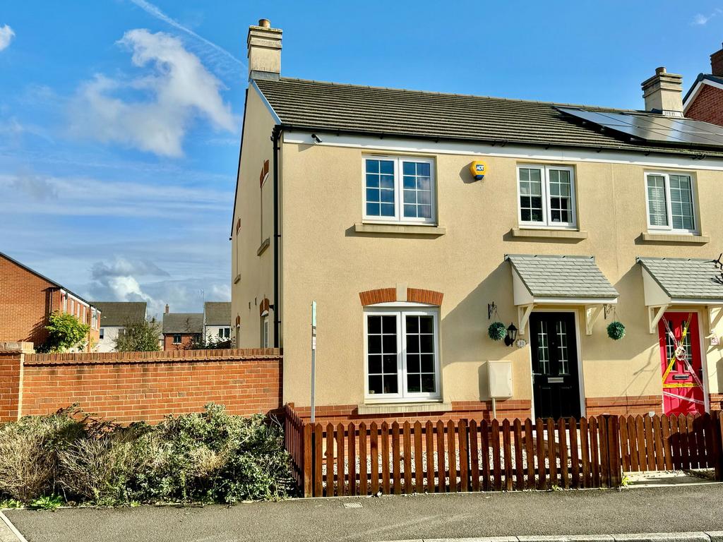 Golden Arrow Way, Gloucester GL3 4 bed semi-detached house - £315,000