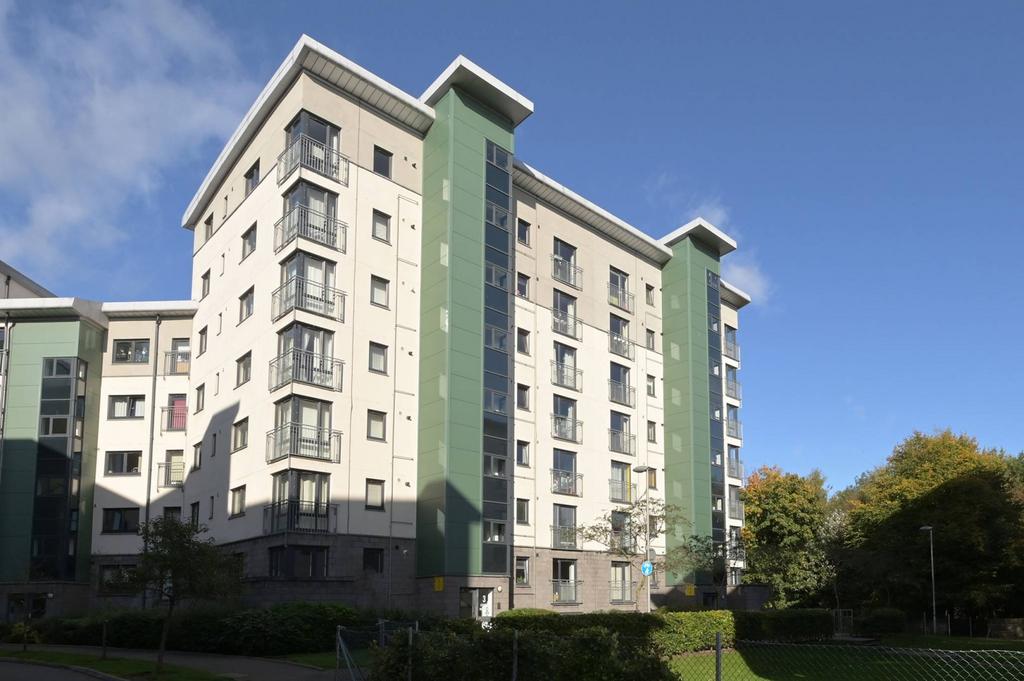 5/16 Lochend Park View, Easter Road... 2 bed flat - £190,000