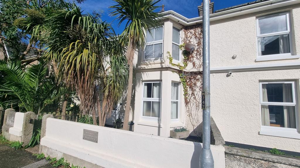 Dolcoath Avenue, Camborne TR14 3 bed terraced house - £260,000
