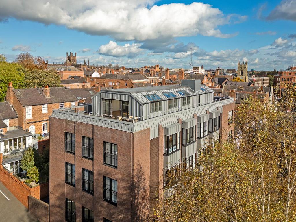 Alexander House, 34 Cuppin Street... 3 bed penthouse - £3,200 pcm (£738 pw)