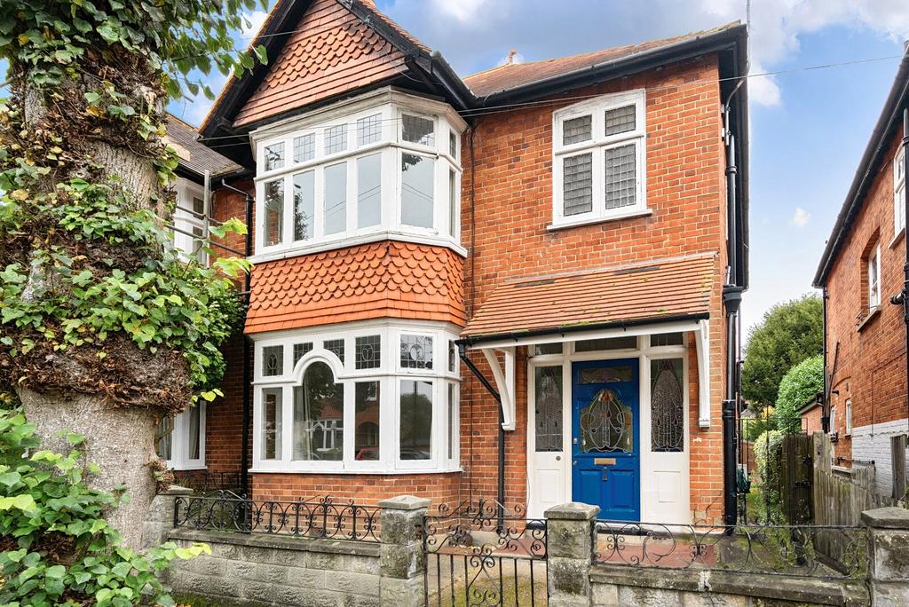 Limes Road, Weybridge, KT13 3 bed semi-detached house - £1,000,000