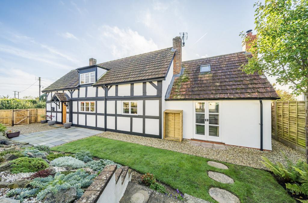 Shobdon, Leominster HR6 3 bed detached house for sale - £425,000