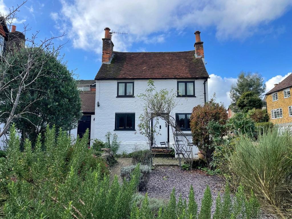 Farncombe Street, Godalming, Surrey, GU7 2 bed semi-detached house for ...