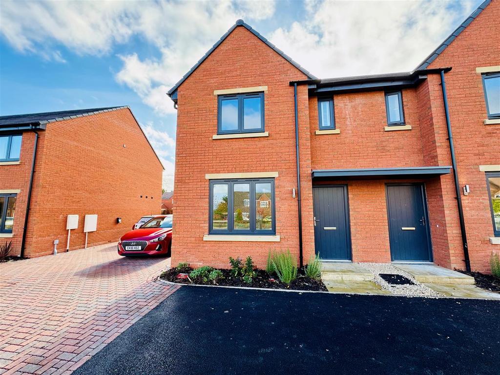 Pippin Place, Bretforton Road, Badsey 3 bed semi-detached house - £325,000
