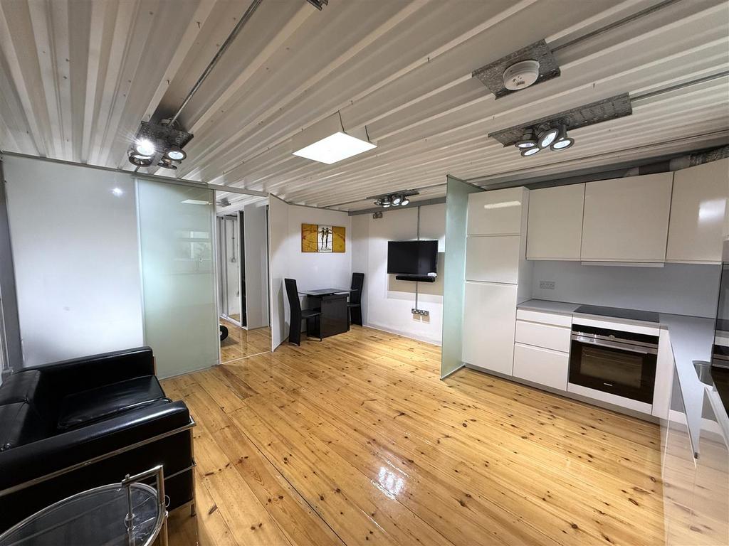 Scout Way, Mill Hill, NW7 1 bed apartment - £1,350 pcm (£312 pw)