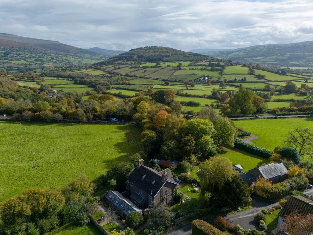 Old Road, Bwlch, Brecon, LD3 5 bed detached house for sale - £875,000