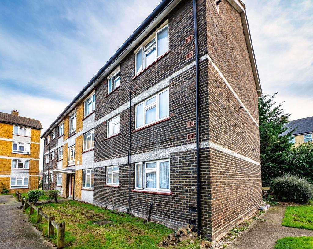 Crown Lane, Bromley BR2 2 bed apartment - £250,000
