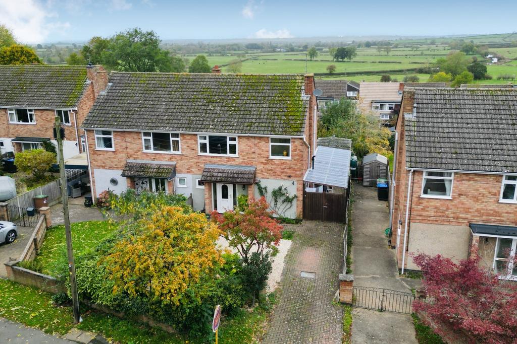 Church Road, Braunston, NN11 7HQ 3 bed semi-detached house - £315,000