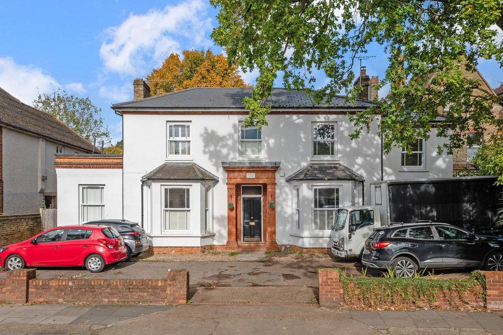 Berrylands Road, Surbiton KT5 2 bed flat - £1,750 pcm (£404 pw)